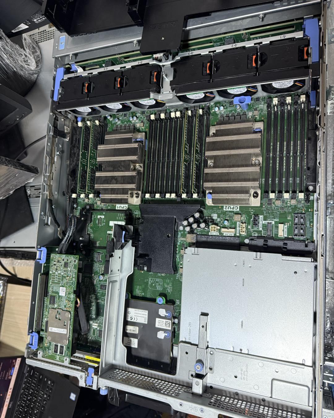 Dell PowerEdge R740 -3.5” Disk 8 Bays