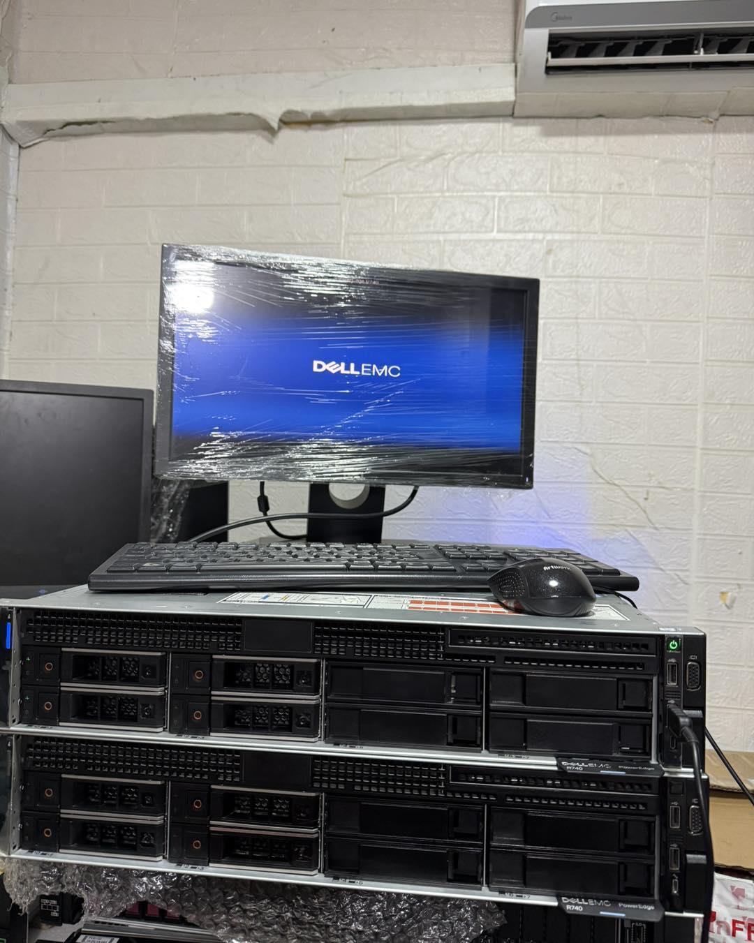 Dell PowerEdge R740 -3.5” Disk 8 Bays