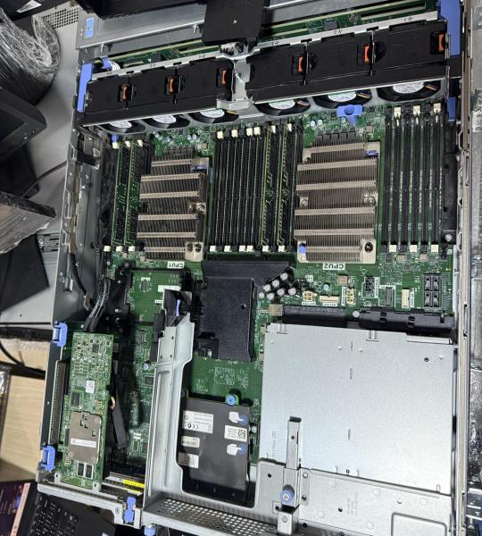 Dell PowerEdge R740 -3.5” Disk 8 Bays