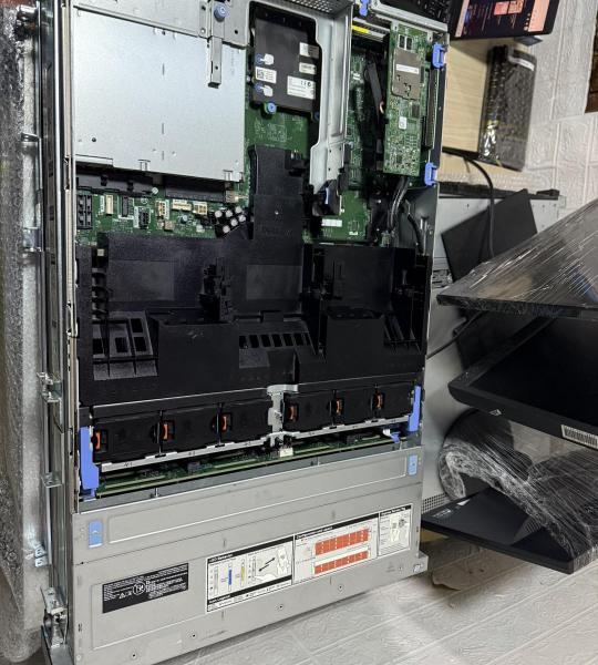 Dell PowerEdge R740 -3.5” Disk 8 Bays